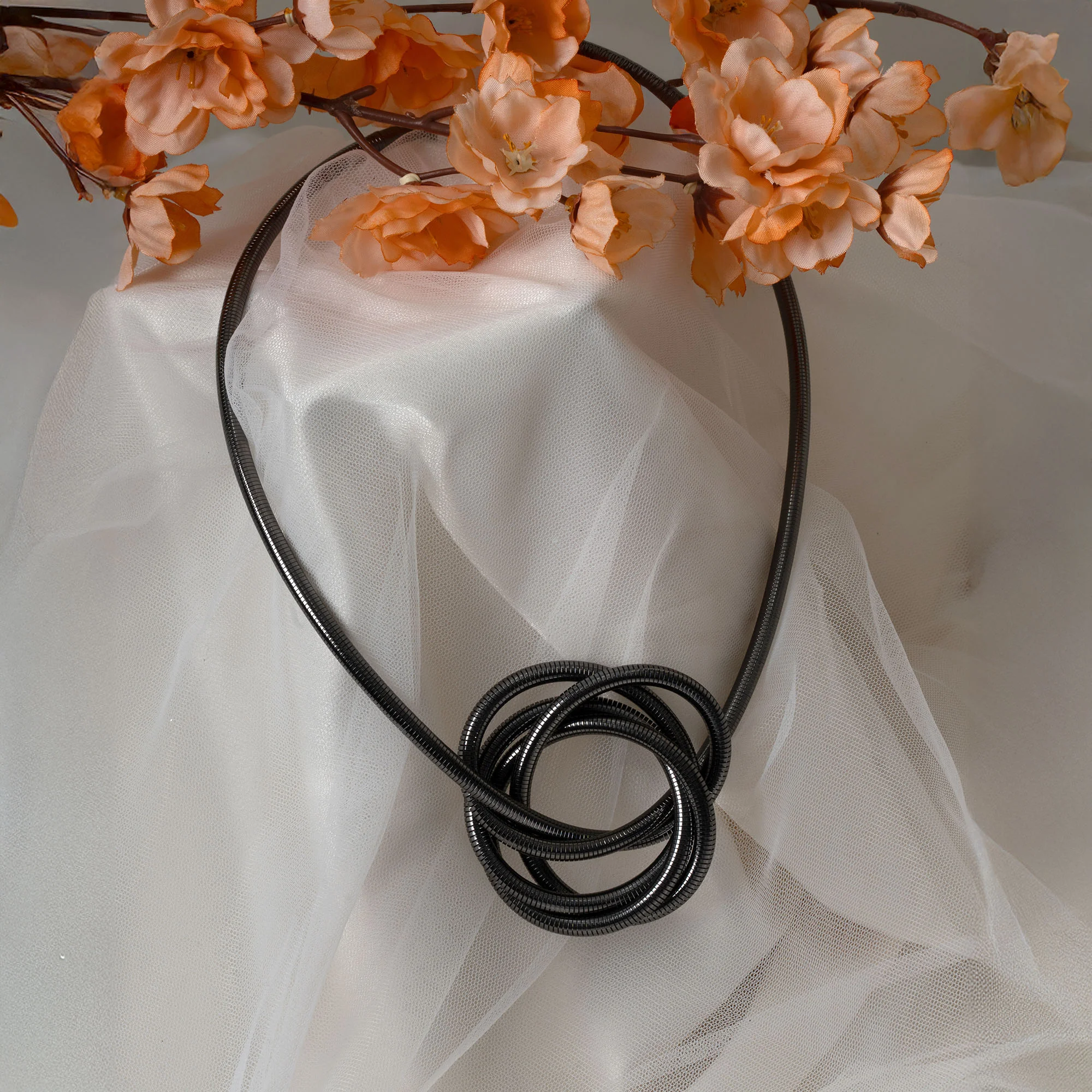 Stainless Steel Knot Pendant Choker | Kandy Selection