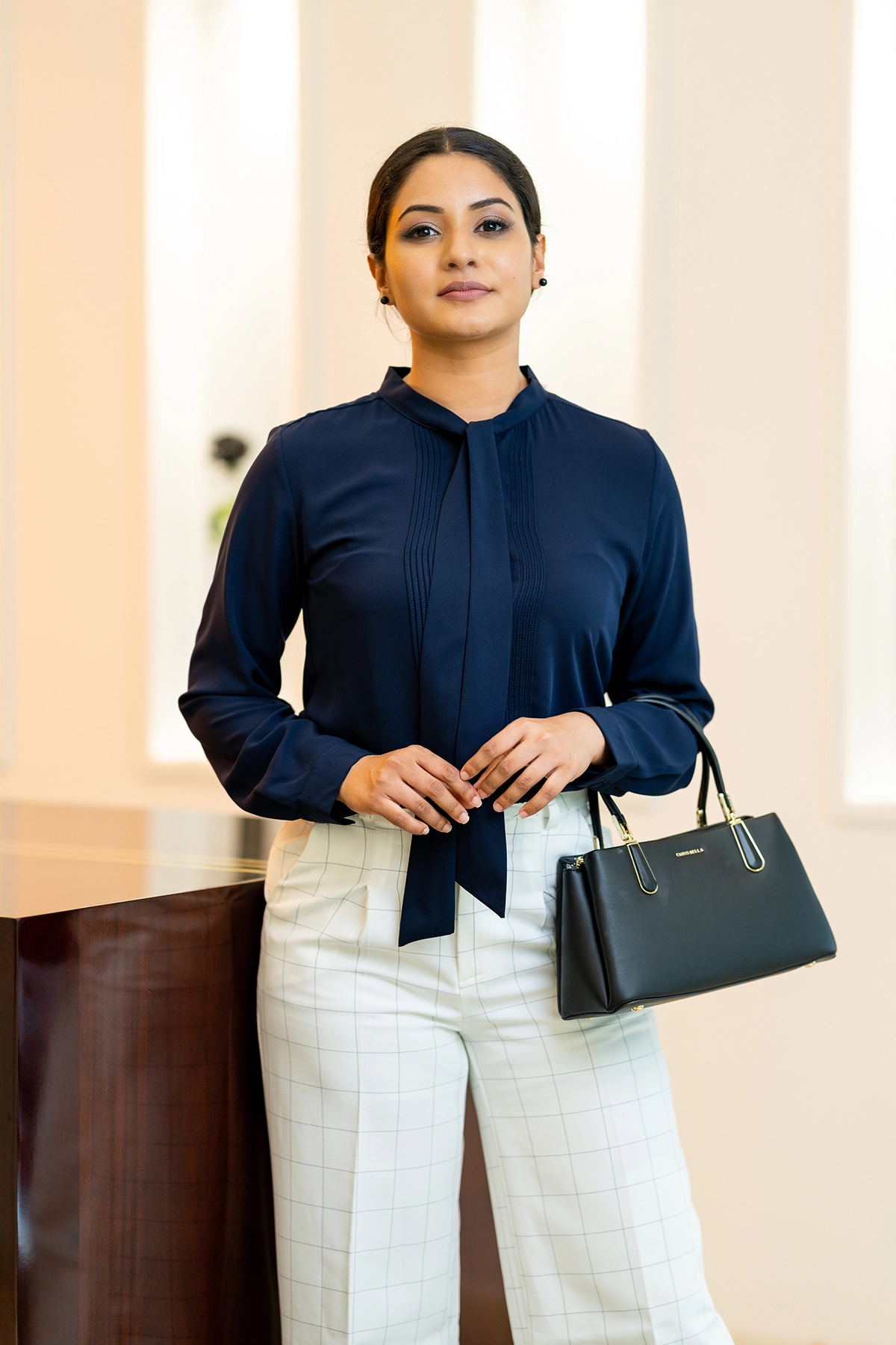 KANDY Long Slevee Fit Tie-Neck Top | Kandy Selection